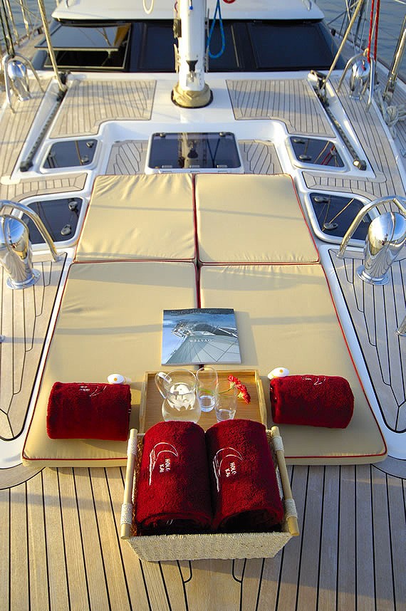 Yacht HOLO KAI, | CHARTERWORLD Luxury Superyacht Charters